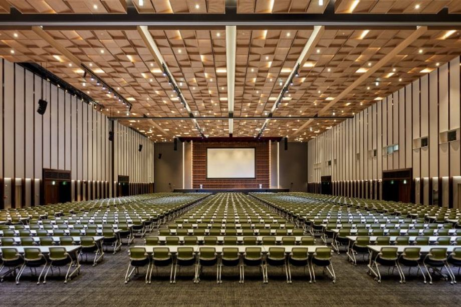 Fancy hosting an event with sharks as company? | Meetings & Conventions ...