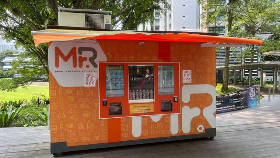 Mr. R’s robotic arm: intriguing ways to serve food at business events ...