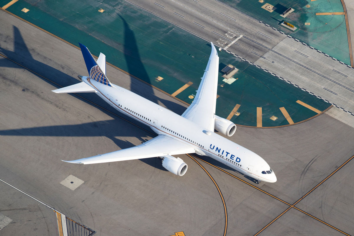 Flight Attendants Suing United Airlines Over Staffing For Nfl Mlb