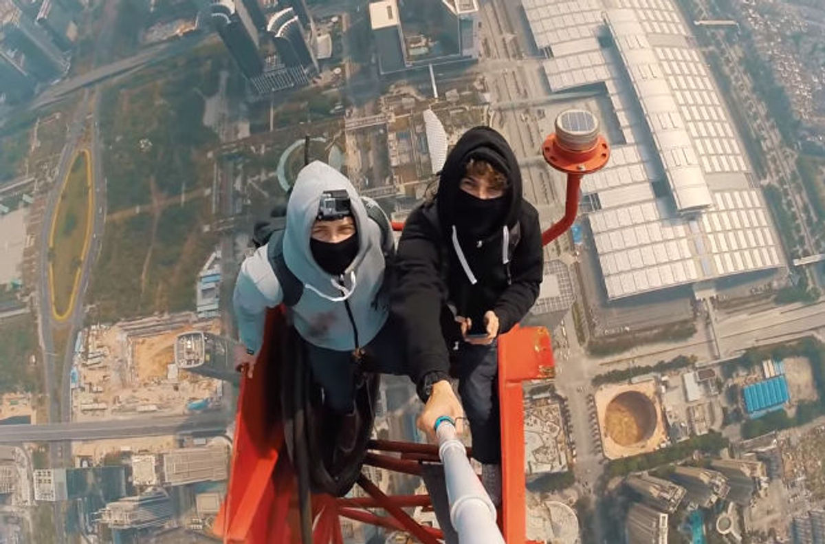 Watch 2 Knuckleheads Climb Second-Tallest Building in the World ... Watch 2 Knuckleheads Climb Second-Tallest Building in the World ...