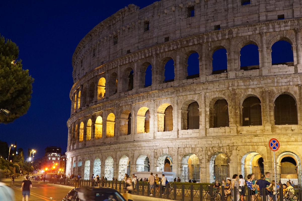 Silly Tourist Faces Stiff Fine for Defacing Colosseum | TravelPulse Canada