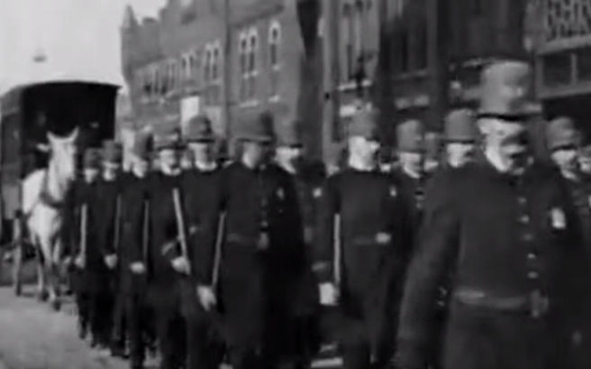 WATCH: Incredible Video Highlights Oldest Footage of Chicago | TravelPulse