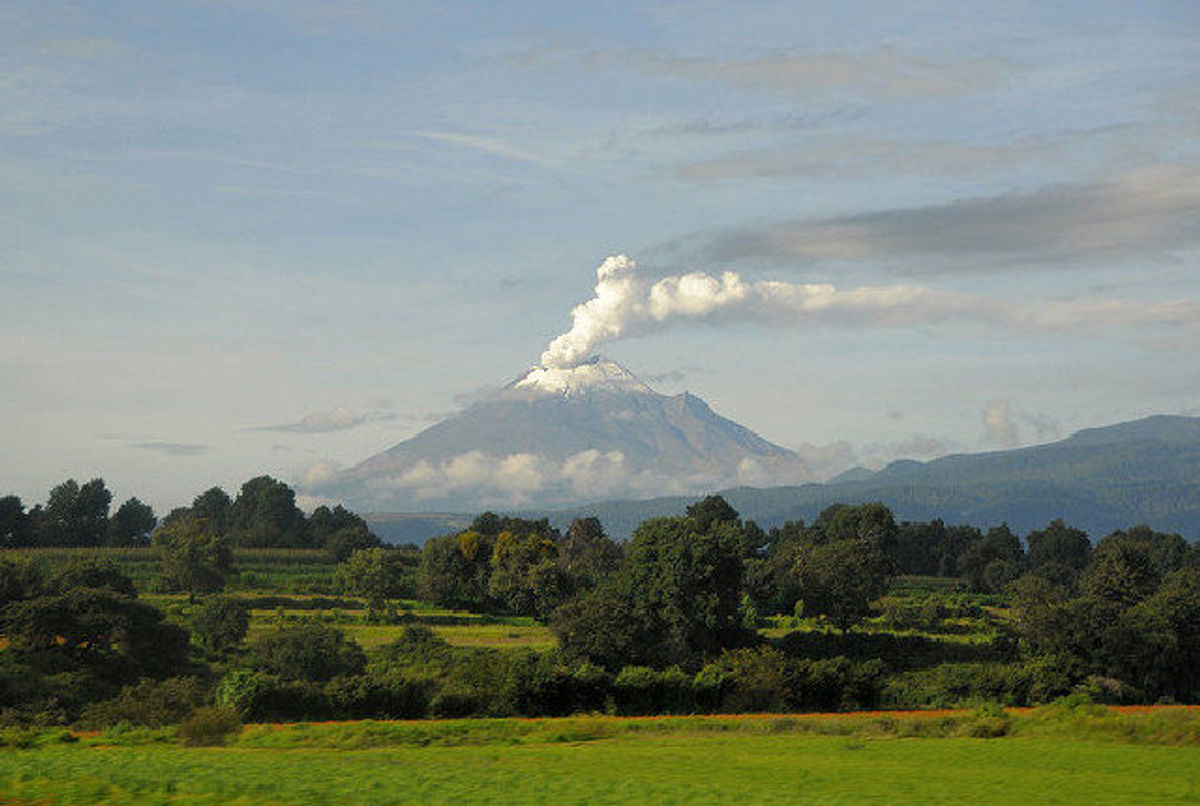Mexico Volcano Erupts Following Earthquake | TravelPulse Canada