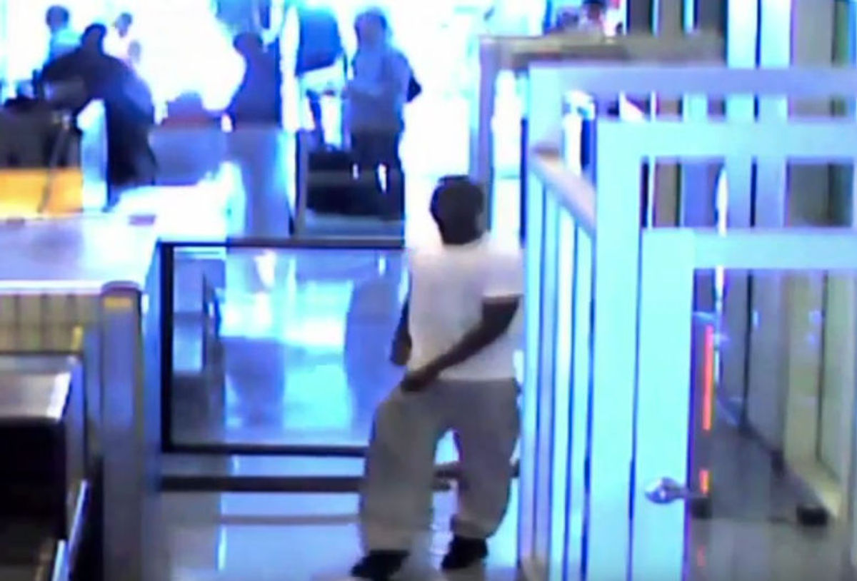 Video Shows Man Walk Easily Past TSA Checkpoint At DFW | TravelPulse