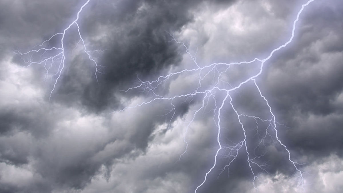 WATCH: Video Shows Lightning Striking In-Flight Airplane | TravelPulse