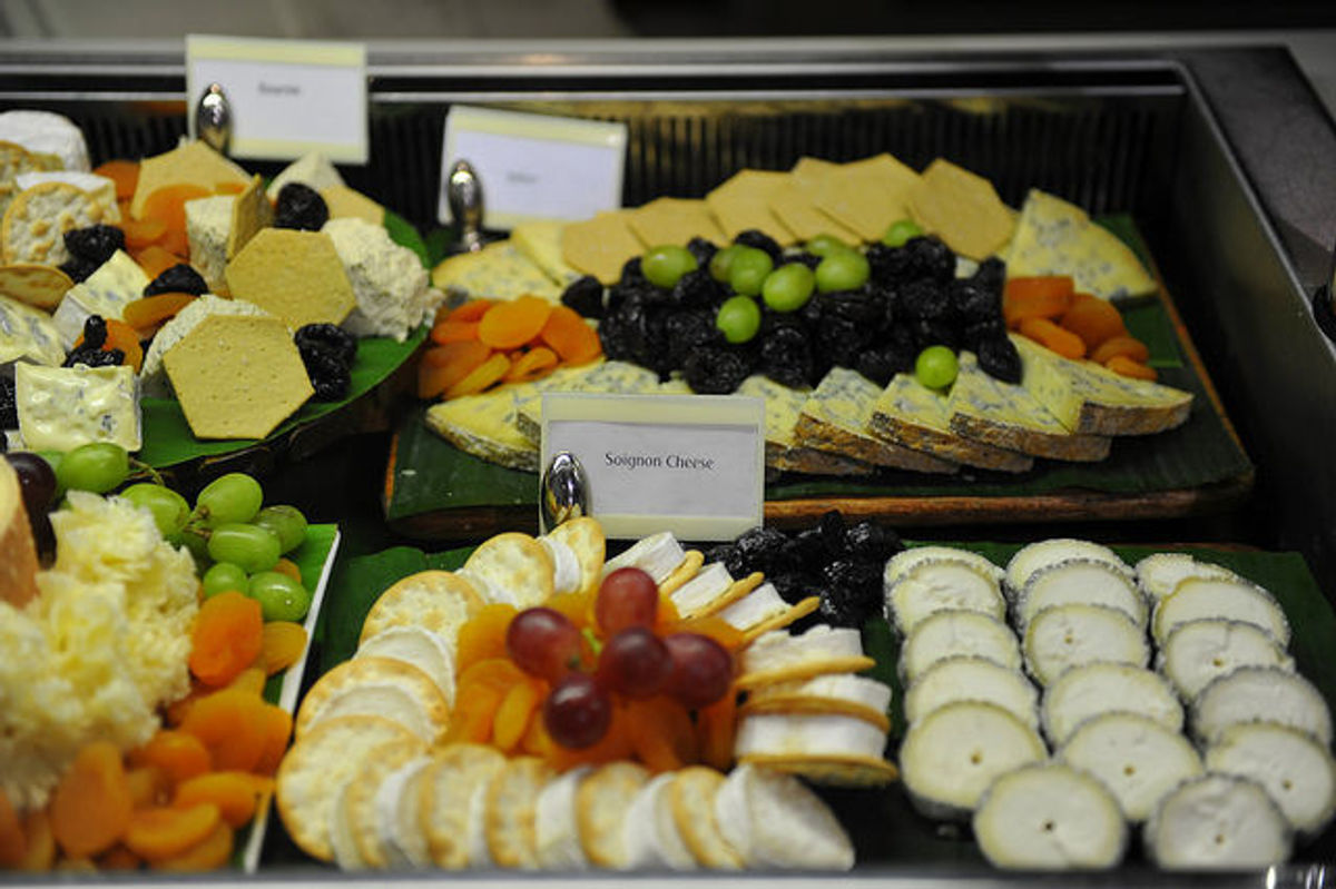 WATCH: Emirates' First-Class Lounge Buffet Rivals Vegas | TravelPulse