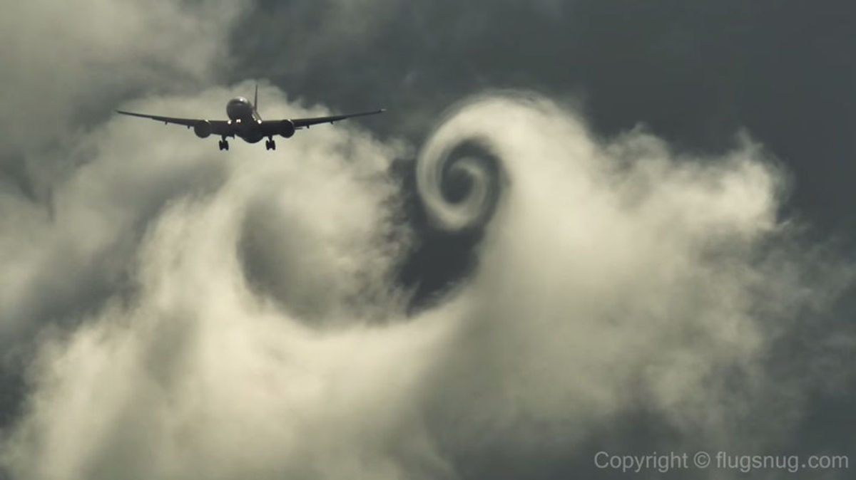 WATCH: Boeing 777 Makes Its Own Clouds | TravelPulse