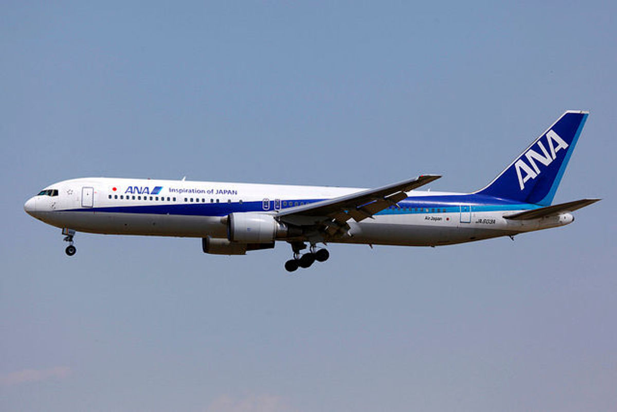 Windshield Cracks on Boeing Plane Flown by ANA | TravelPulse