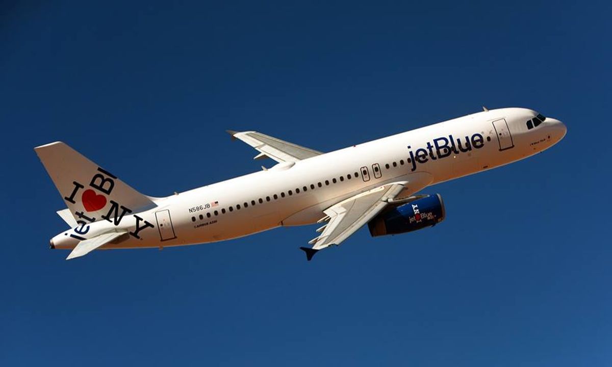 Passenger Removed from JetBlue Flight After Confronting Texas Governor ...