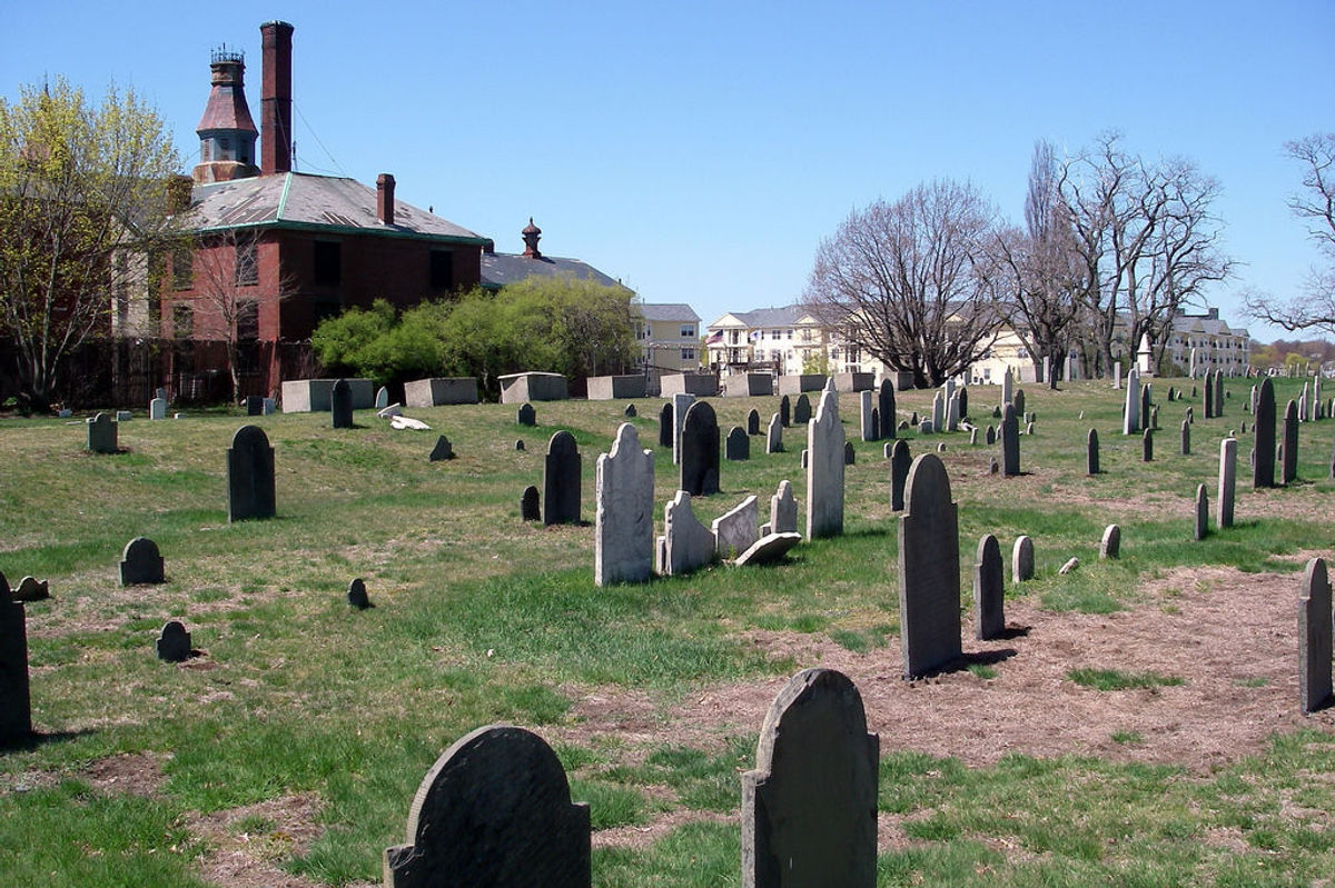5 Haunted Cemeteries to Explore this Halloween | TravelPulse