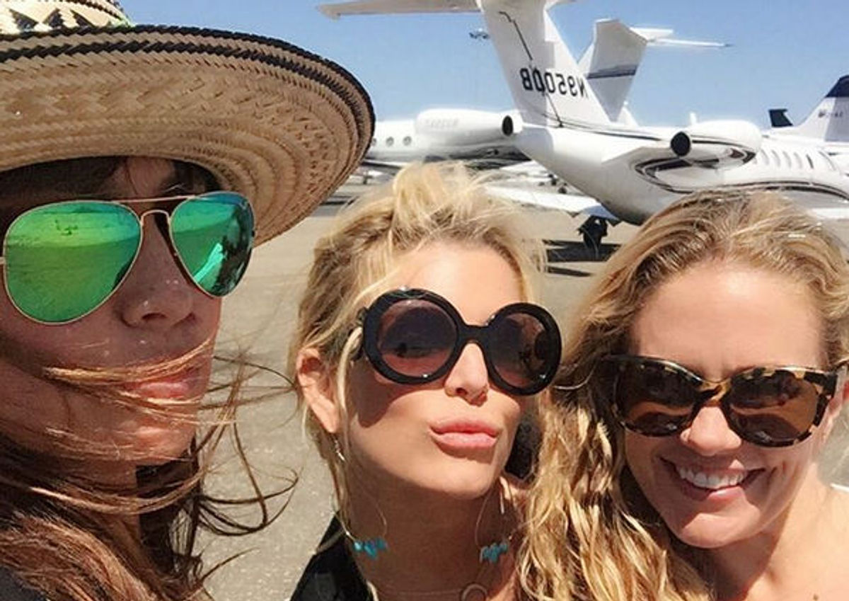 Jessica Simpson And Friends Flaunt Los Cabos Holiday | TravelPulse