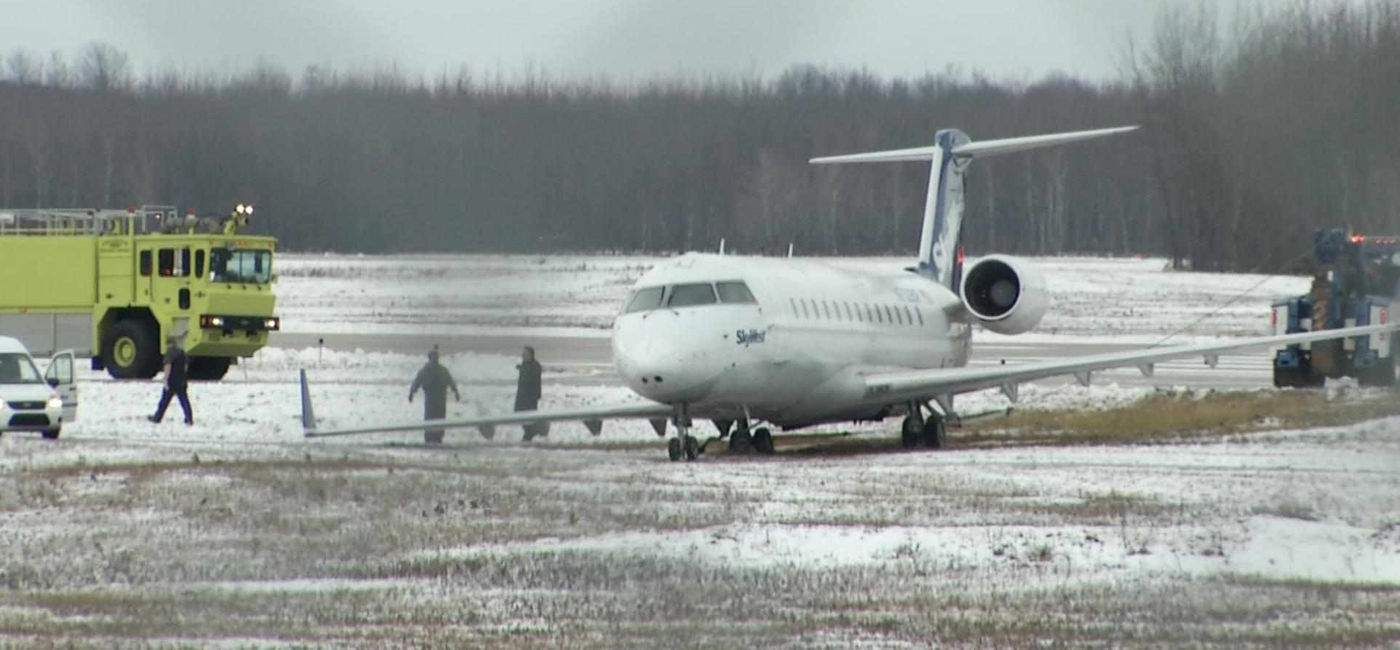 Plane Skids off Runway During Snowy Landing in Michigan | TravelPulse