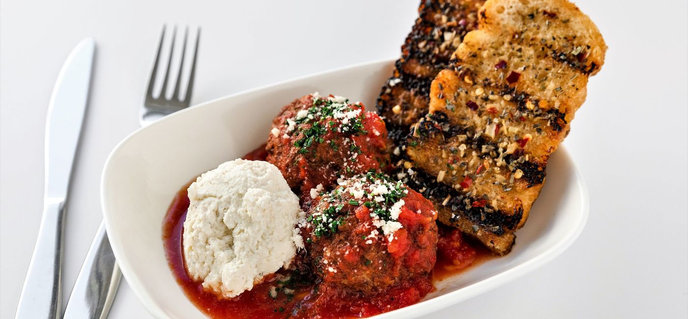 Delta Brings Back Hot Meals for Delta One, First Class Customers ...