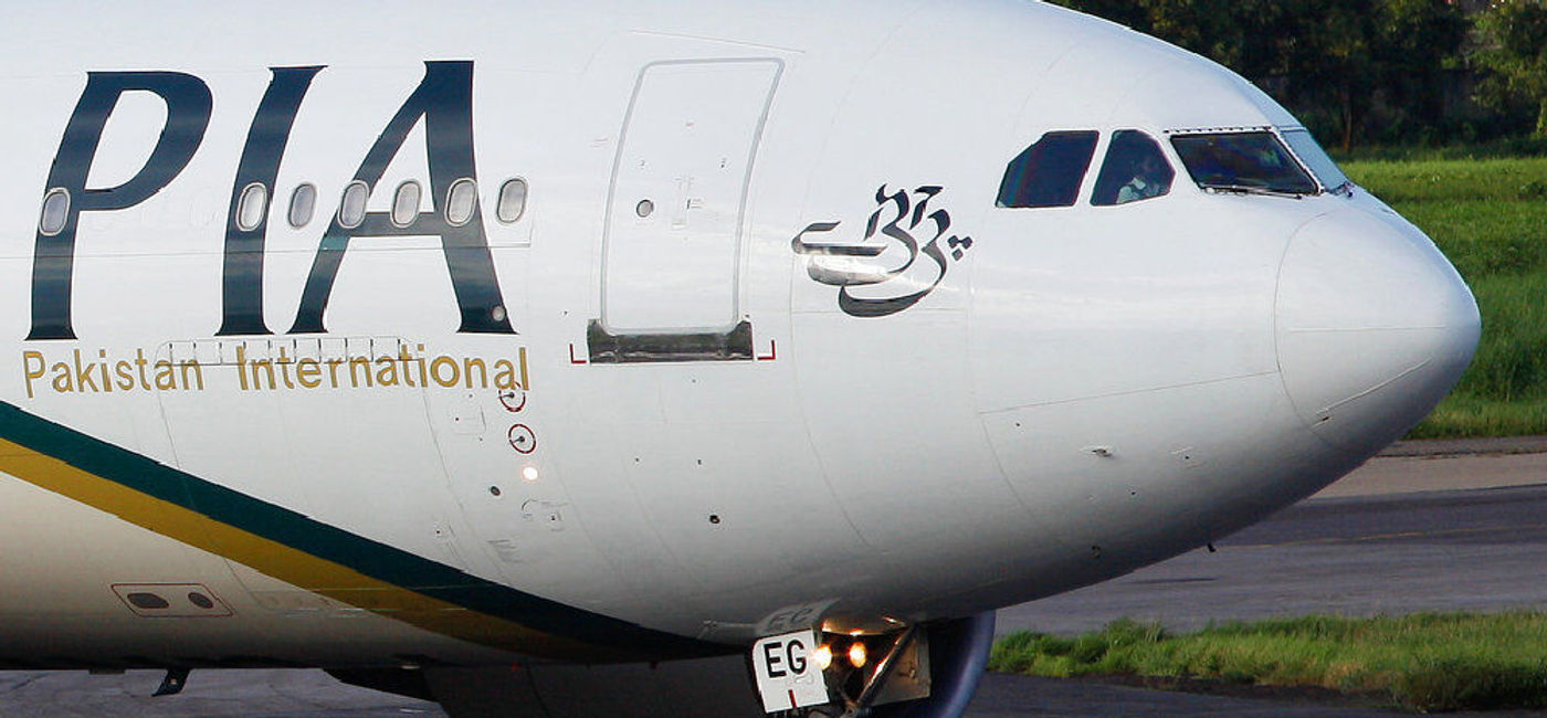 Pakistan International Airlines Plane Clips Wings at Toronto Pearson ...