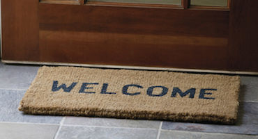 How to Welcome New Hires Before Their First Day | Successful Meetings