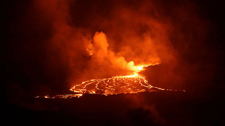 This Unique Experience at Hawaii Volcanoes National Park Helps Visitors ...