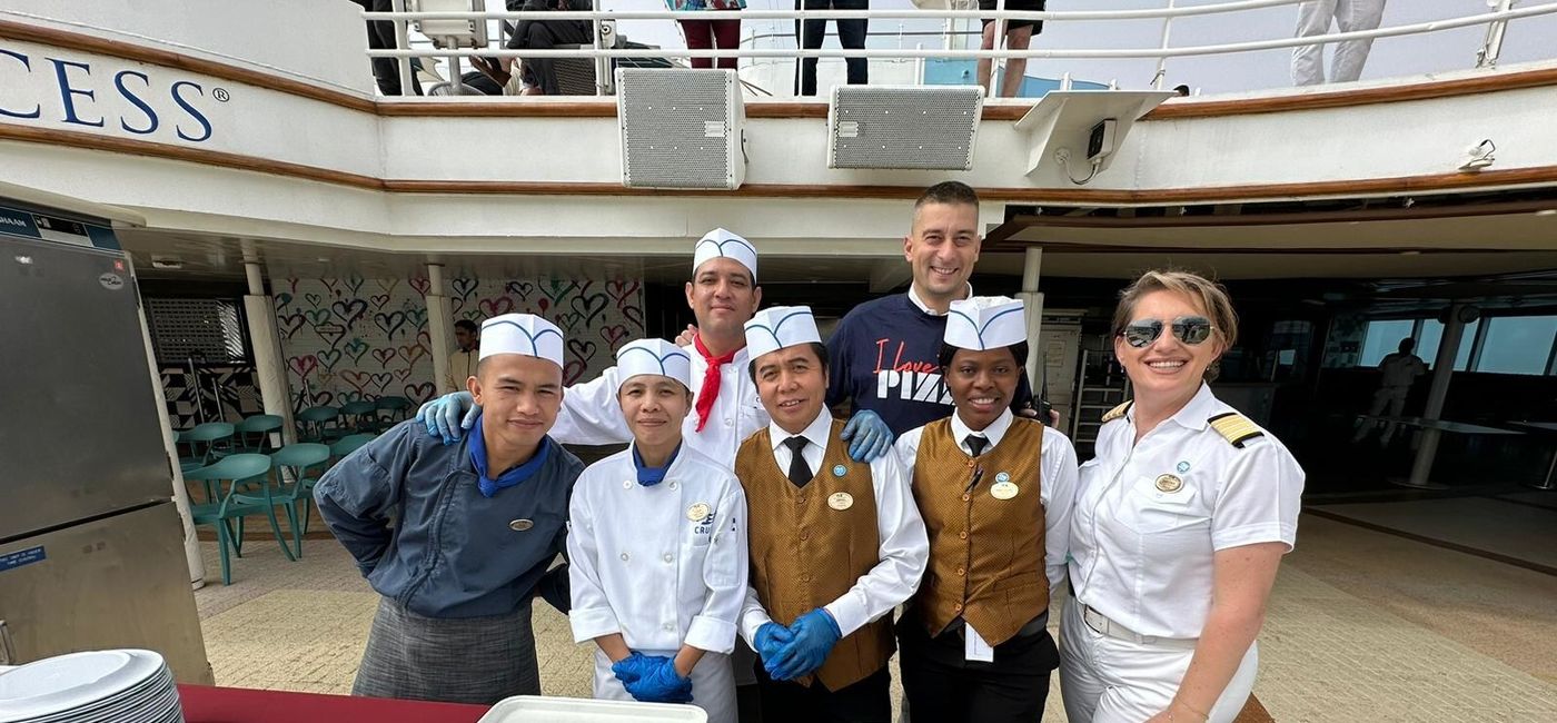 Princess Cruises Sets Record For World’s Largest Pizza Party ...