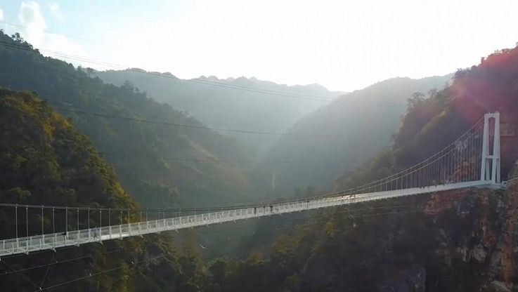 Bach Long comes along as the world's longest glass bridge: Travel ...