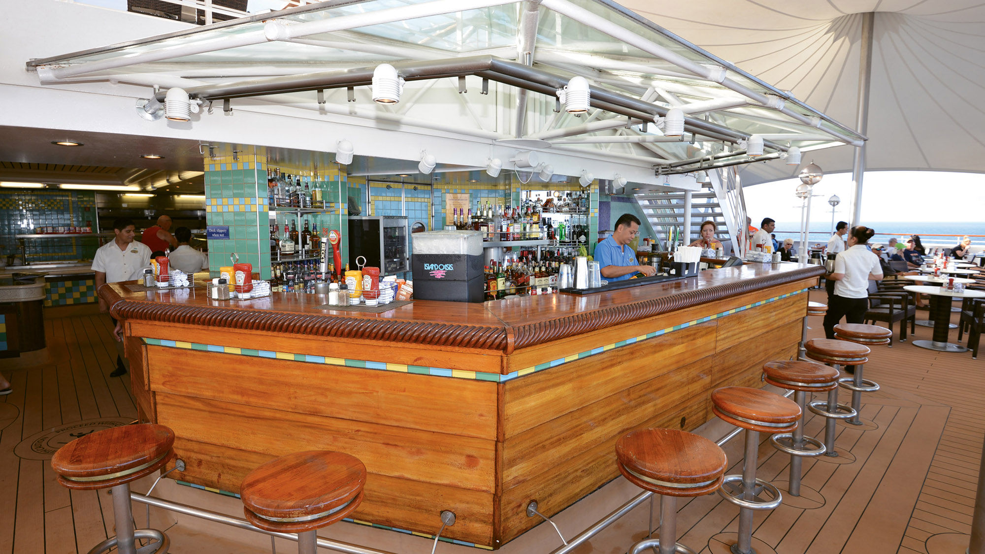 Open bar experiment pays off for Norwegian: Travel Weekly