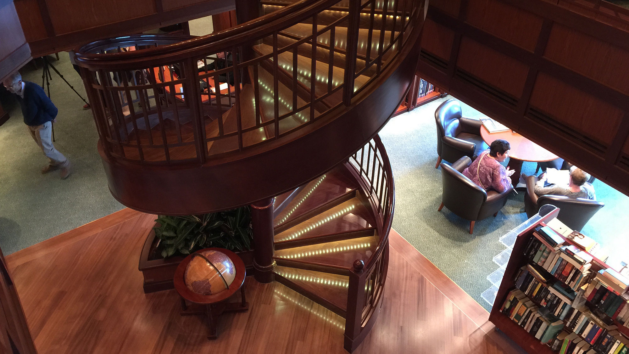 Queen Victoria has updated look but the same grand library: Travel Weekly