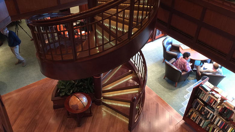 Queen Victoria has updated look but the same grand library: Travel Weekly