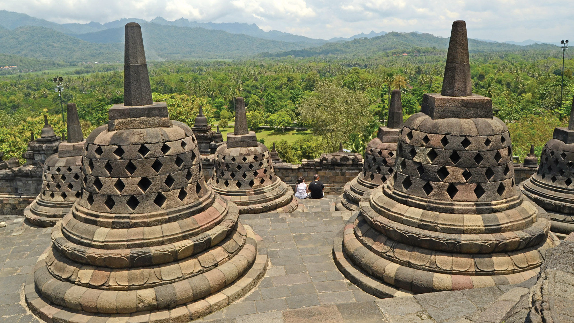 Two sides to Java's story: Travel Weekly