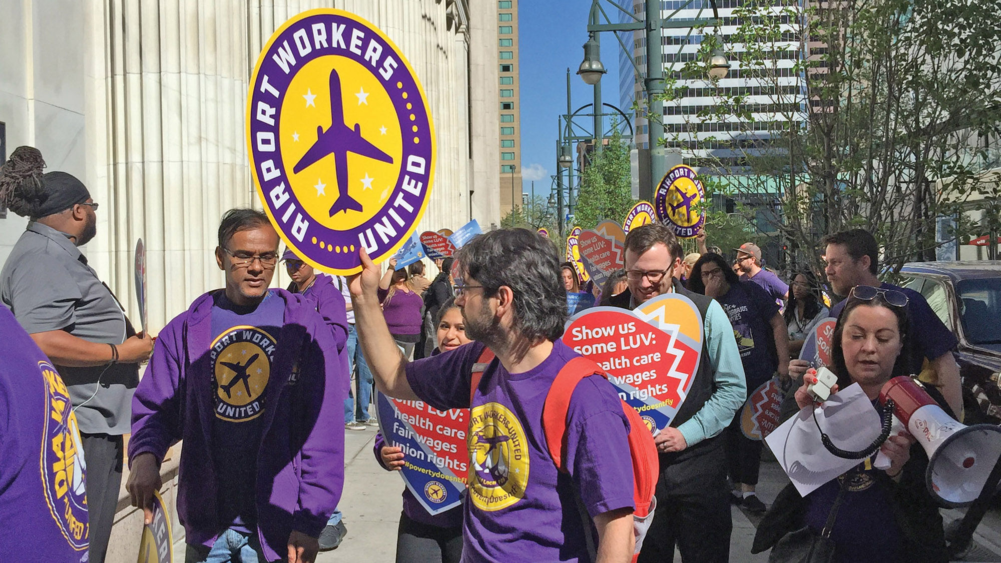 Labor unrest grows as airlines outsource jobs to contractors: Travel Weekly