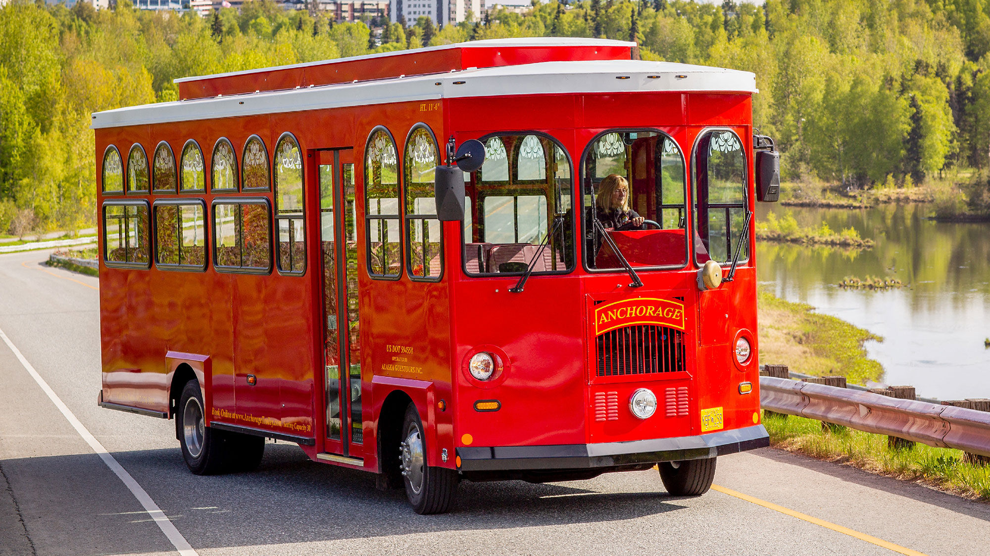 Trolley tour puts a local spin on the Anchorage experience: Travel Weekly