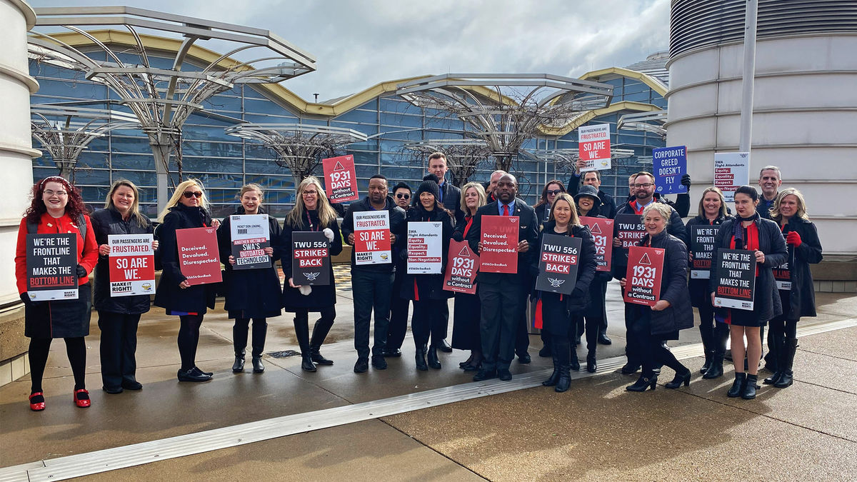 Flight attendants protest at airports across America: Travel Weekly