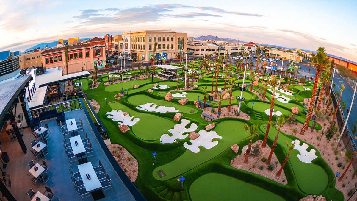 New PopStroke minigolf attraction offers family fun in Las Vegas ...