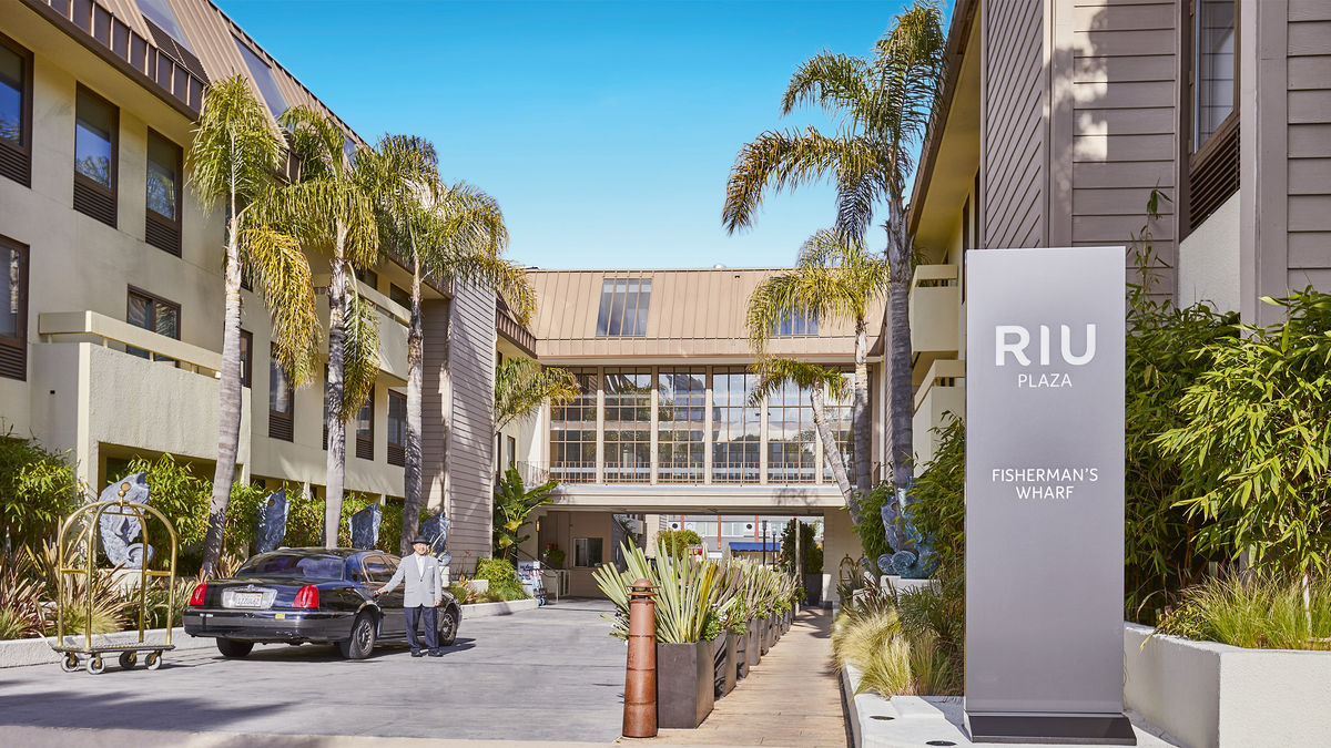 RIU Plaza Hotels...in the heart of the city: Travel Weekly