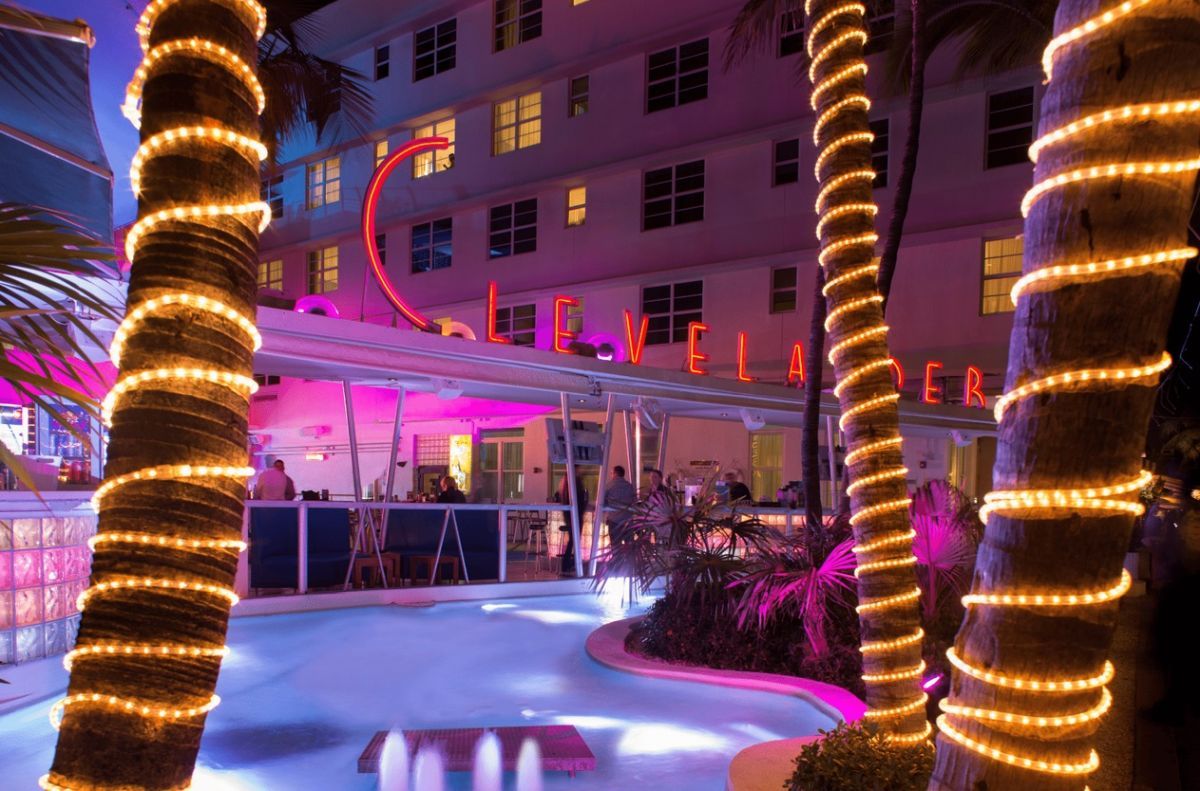 clevelander pool bar