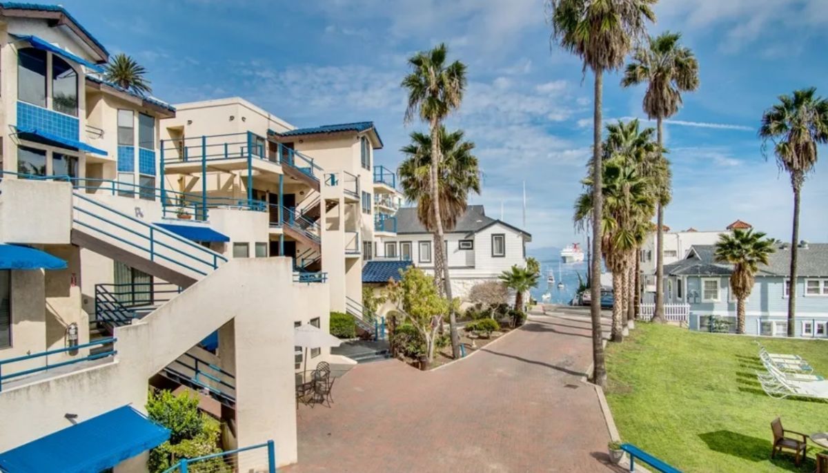 Seaport Village Inn- Catalina Island, CA Hotels- Tourist Class Hotels ...