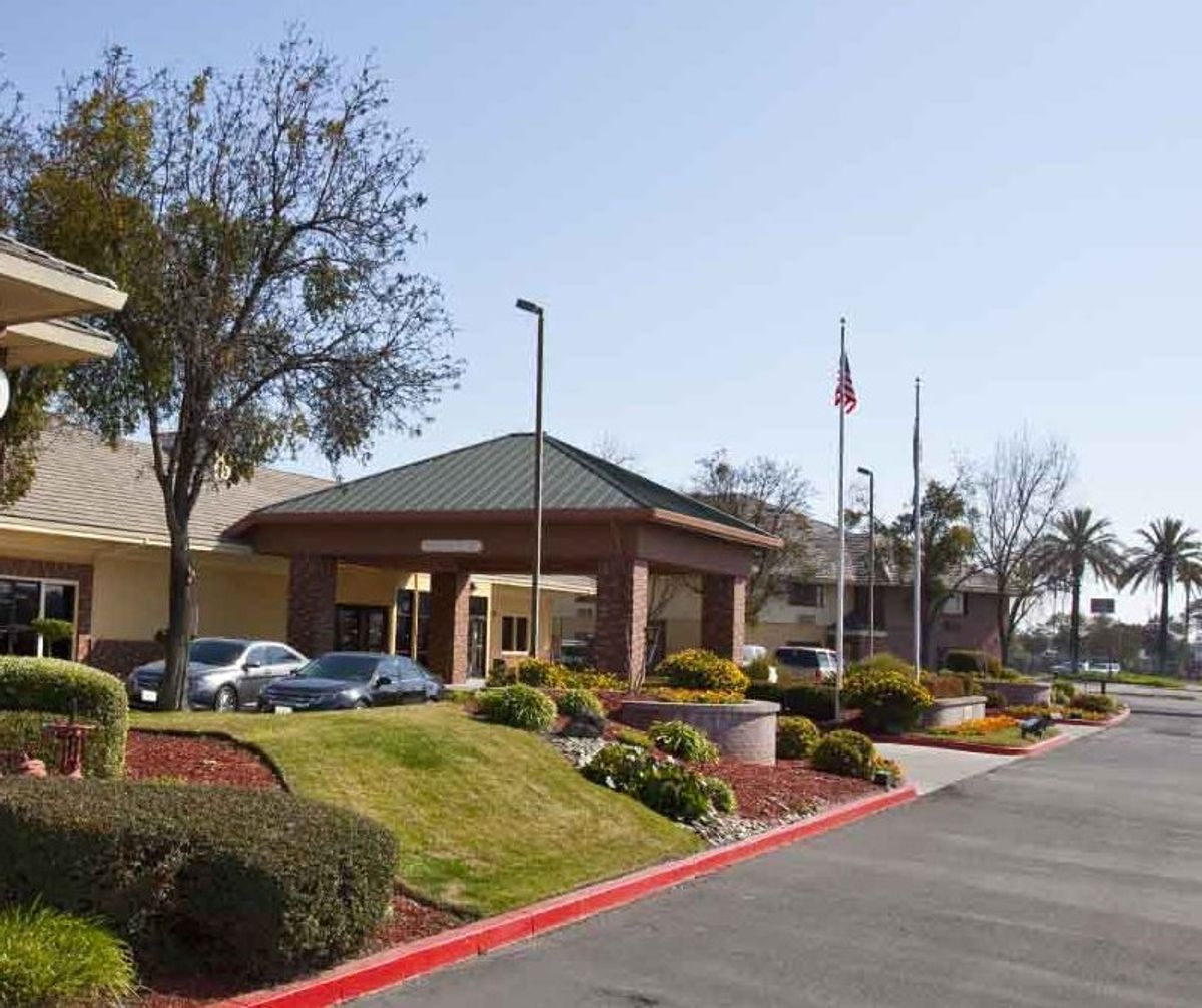 La Casa Modesto, Ascend Hotel Collection Local Info- Tourist Class ...