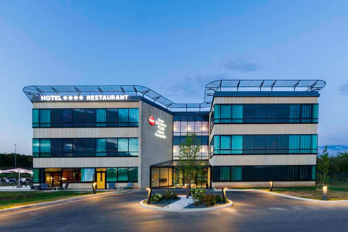 Best Western Plus Hotel Escapade Senlis- First Class Senlis, France ...