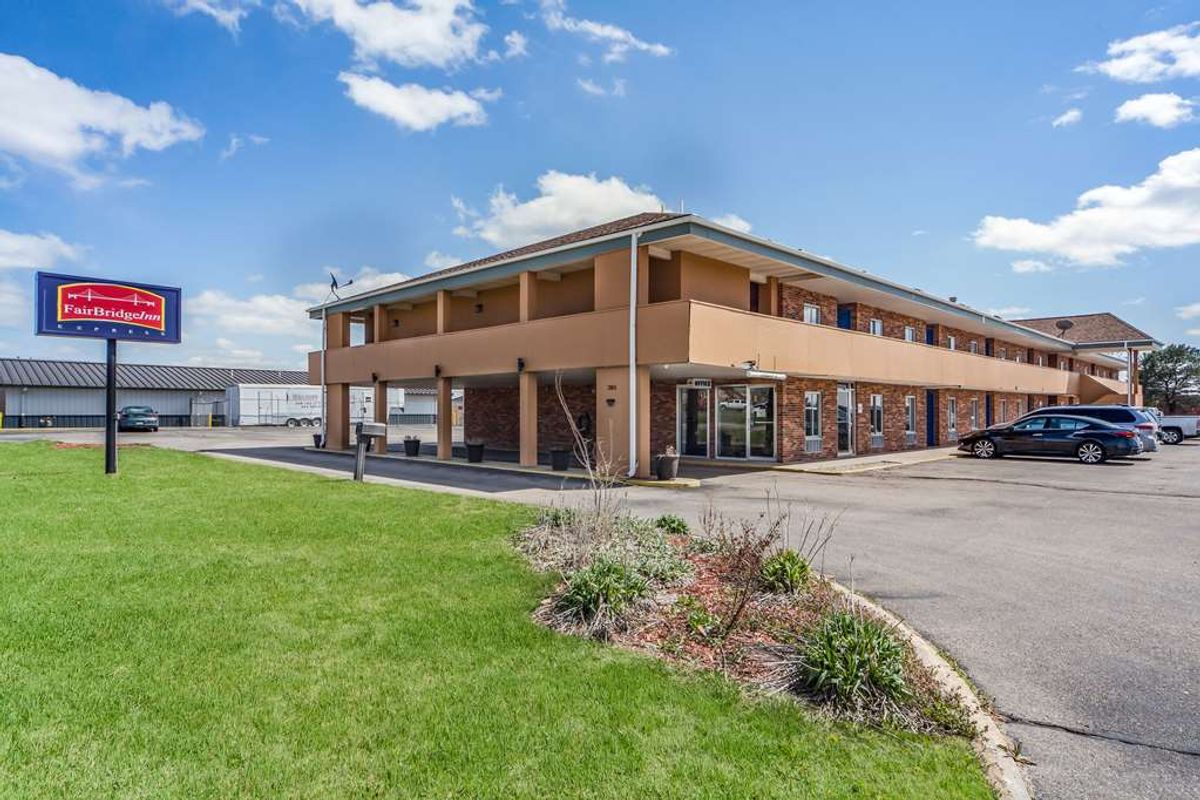 Rodeway Inn Lincoln- Tourist Class Lincoln, NE Hotels- GDS Reservation ...