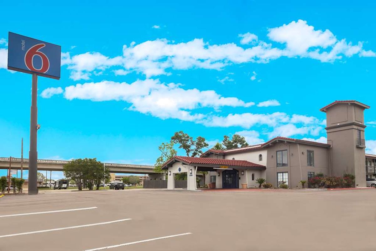 Motel 6 Beaumont Midtown- Tourist Class Beaumont, TX Hotels- GDS ...