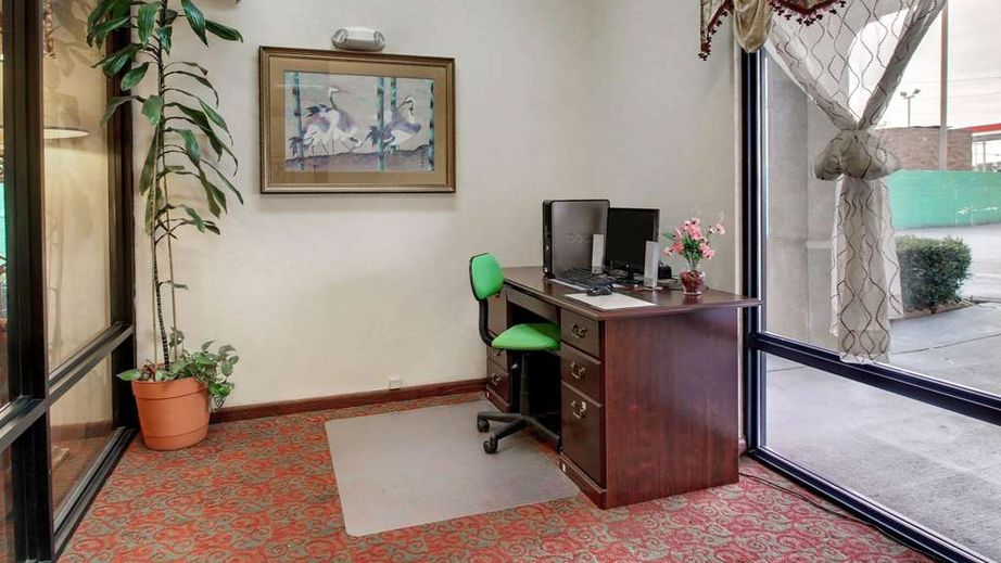 Quality Inn and Suites Clinton Jackson West - Clinton, MS Meeting Rooms ...