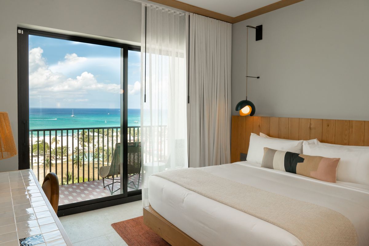 Hotel Indigo Grand Cayman- Deluxe Seven Mile Beach, Grand Cayman Island ...