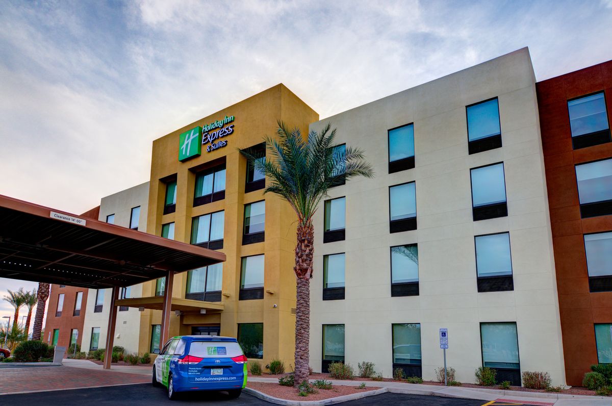Holiday Inn Express Phoenix North- Tourist Class Phoenix, AZ Hotels ...