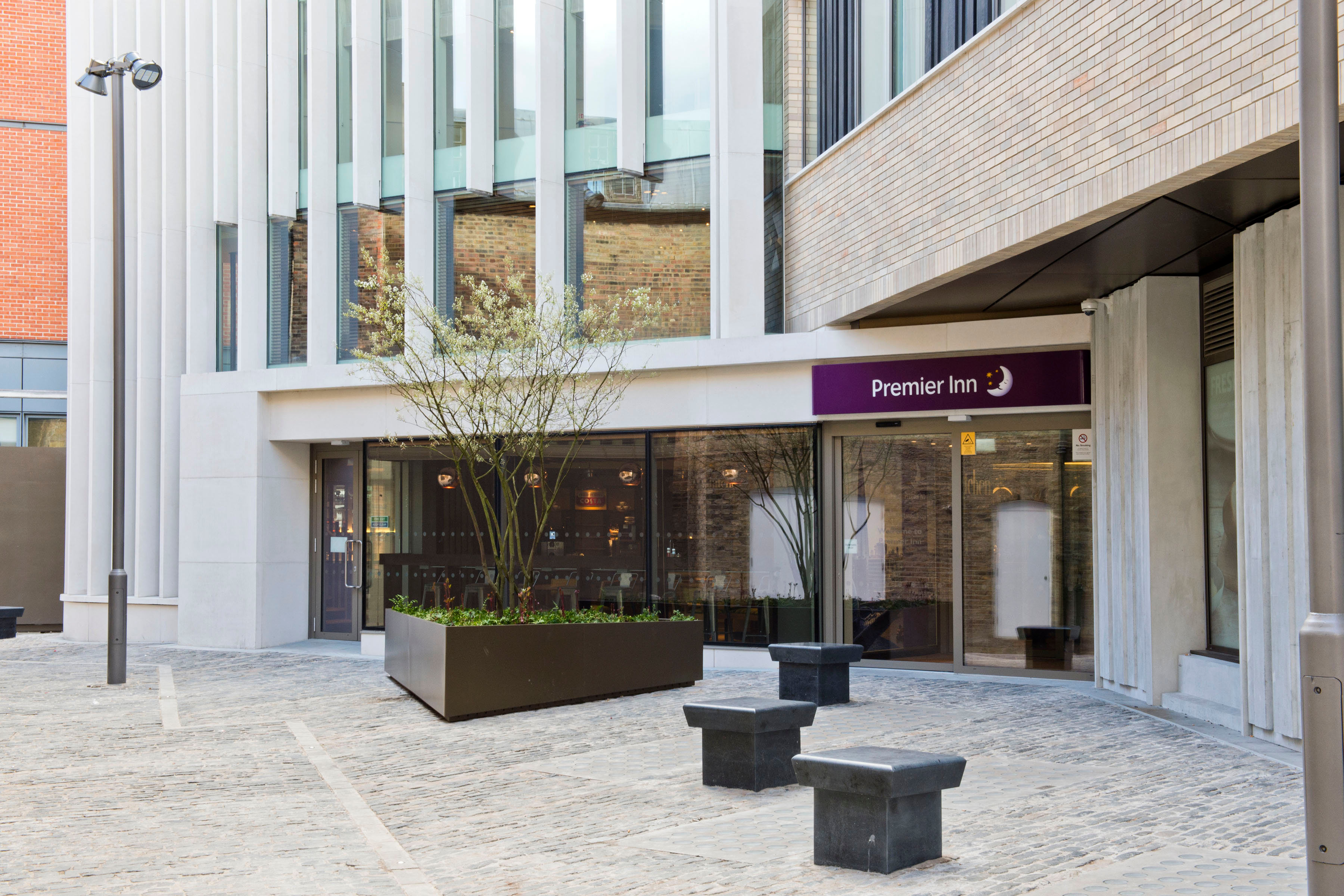 Premier Inn London Southwark- First Class London, England Hotels- GDS ...