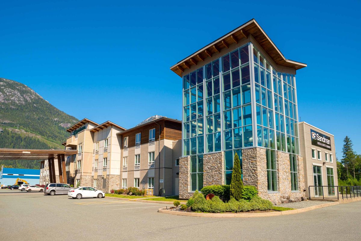 Sandman Hotel Squamish- First Class Squamish, BC Hotels- GDS ...