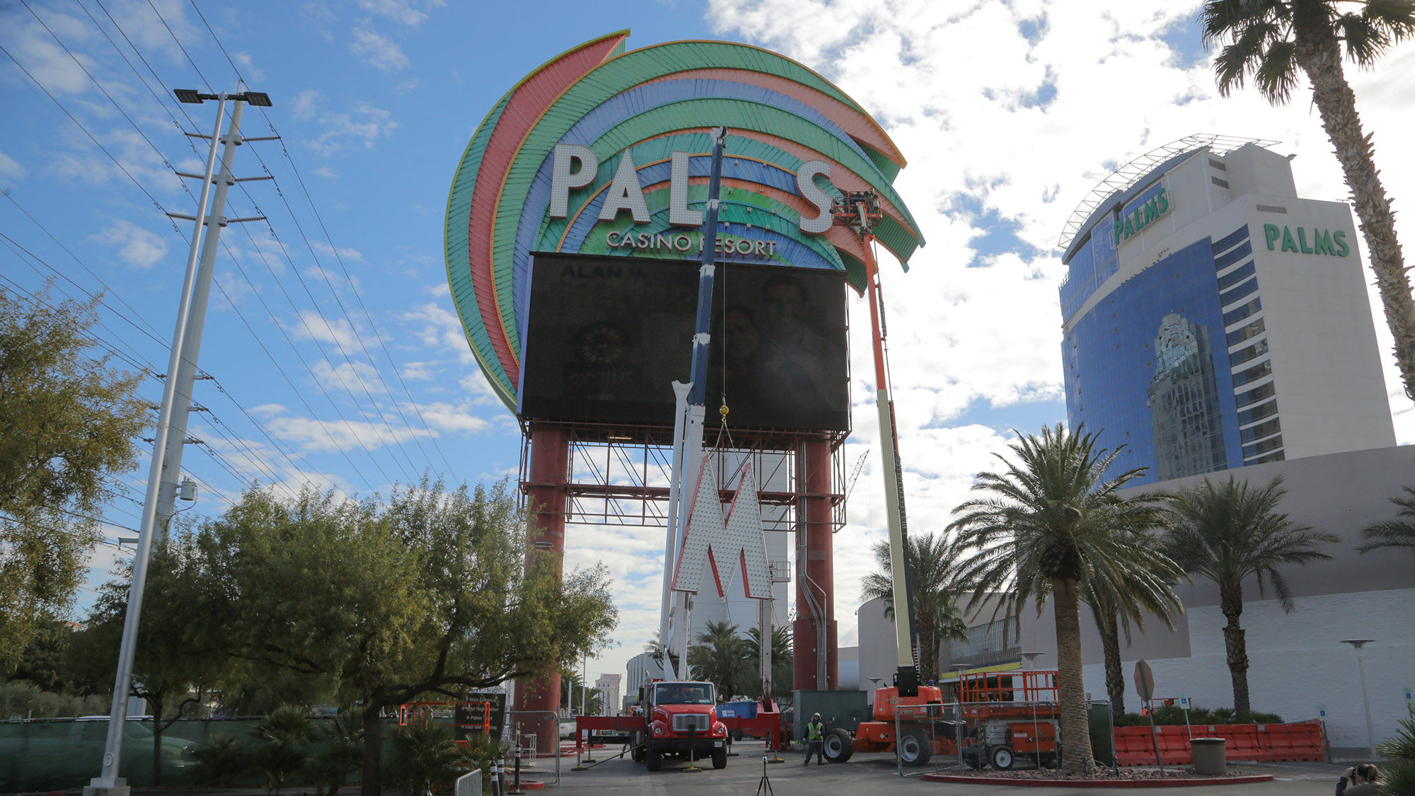 The Palms replacing well-recognized sign as part of renovation: Travel ...