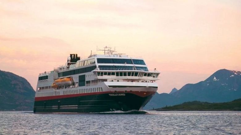 Trollfjord Ship Stats & Information- Hurtigruten Trollfjord Cruises ...
