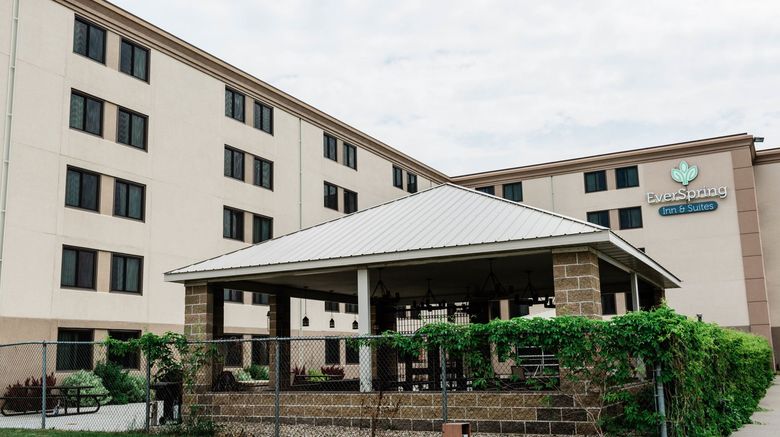 EverSpring Inn & Suites, Bismarck- First Class Bismarck, ND Hotels- GDS ...