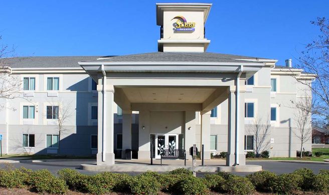 Sleep Inn and Suites Evergreen I-65- Tourist Class Evergreen, AL Hotels ...