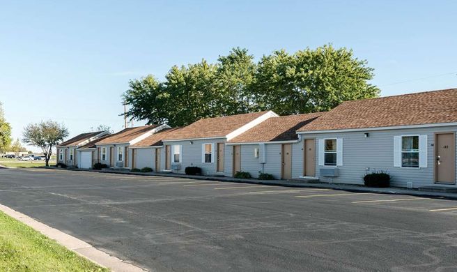 Rodeway Inn and Suites Austin I-90- Tourist Class Austin, MN Hotels ...