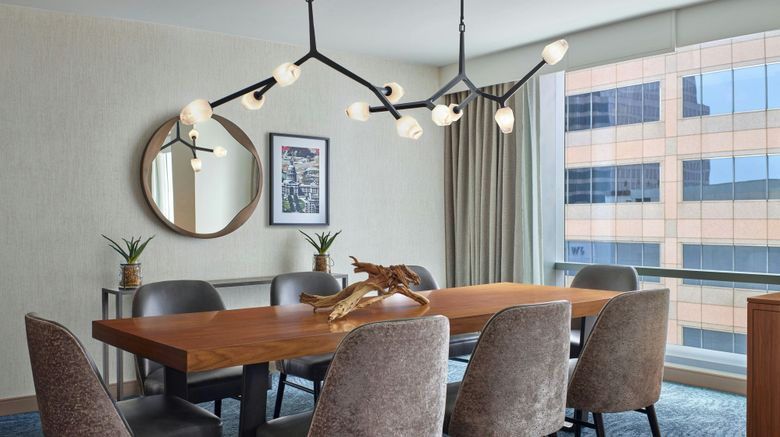 austinsuite dining table